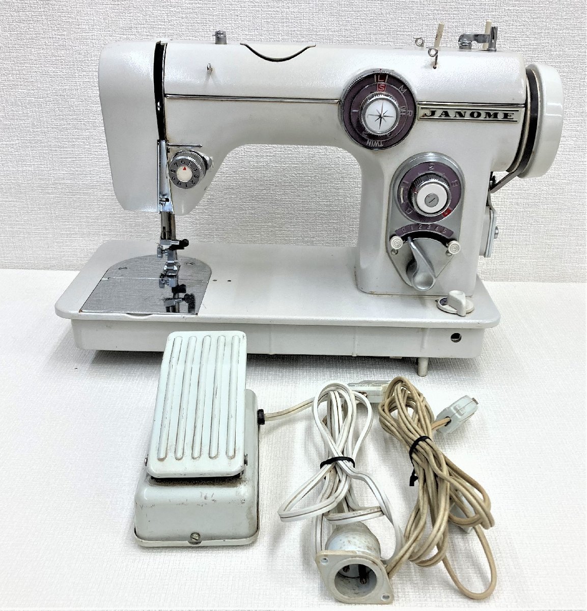 JANOME ジャノメ ミシン MODEL 672 フットペダル付き ハンドクラフトのお買取をさせていただきました。 | 出張買取なら錬金堂