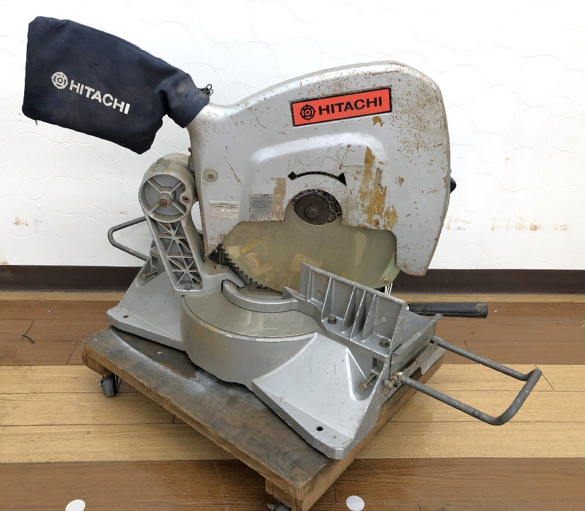 日立 HITACHI 380mm ブレーキ付 卓上丸のこ C15F 丸ノコ 丸鋸 マルノコ 木工 電動工具のお買い取りをさせて頂きました。 | 出張買取なら錬金堂